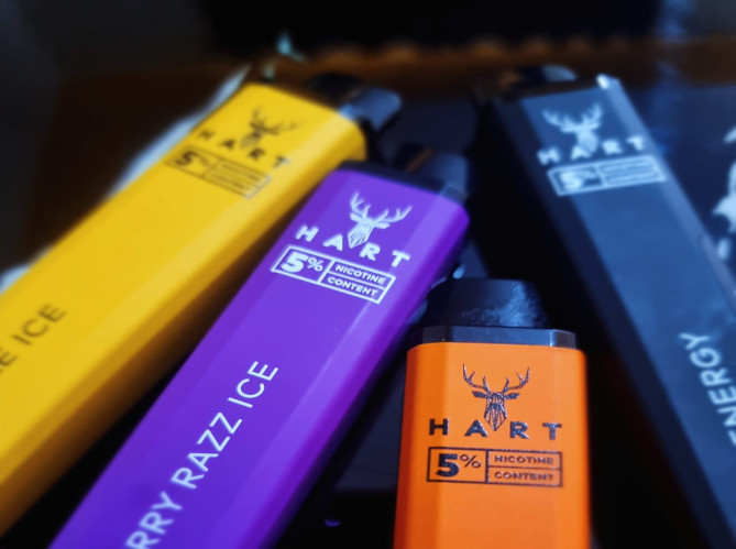 Refillable vs. Non-refillable Vapes, Which One Should I Choose | Foxtrot UC